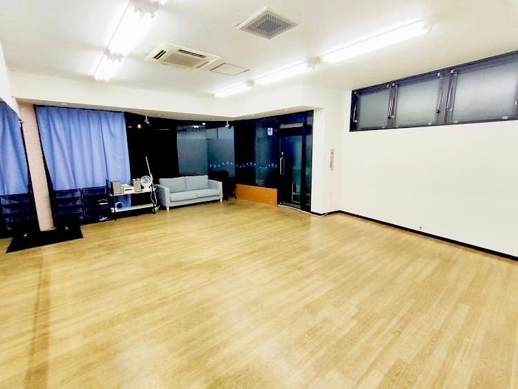 ダンスができる格安レンタルスタジオ/大型鏡4.5ｍ、高さ1.8ｍ、フローリング/空いていれば当日のご予約も可能！の写真2