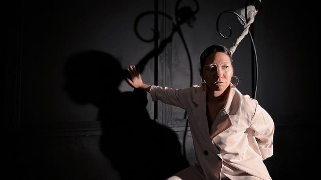 天井、壁、床が全て黒の《black room》の写真5