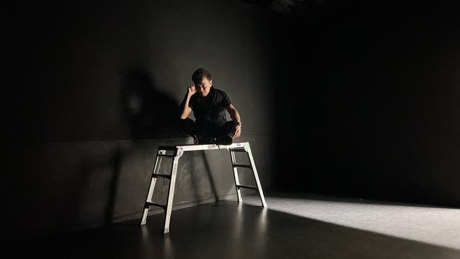 天井、壁、床が全て黒の《black room》の写真7