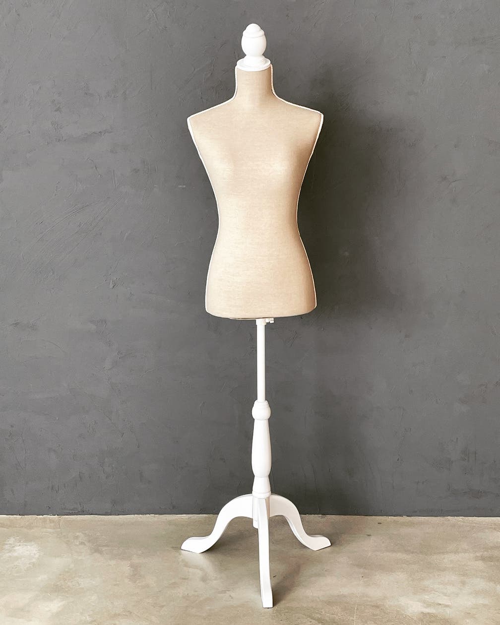 本八幡駅から徒歩4分。ライティング不要の明るい自然光で撮影できるスタジオ。閑静な住宅街ながら近隣にドンキなどあり便利な立地。の写真29