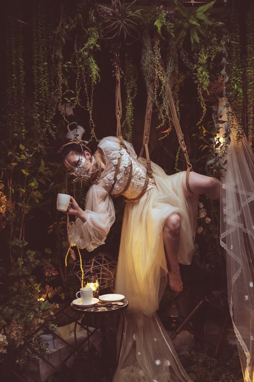 天井、壁、床が全て黒の《black room》の写真10