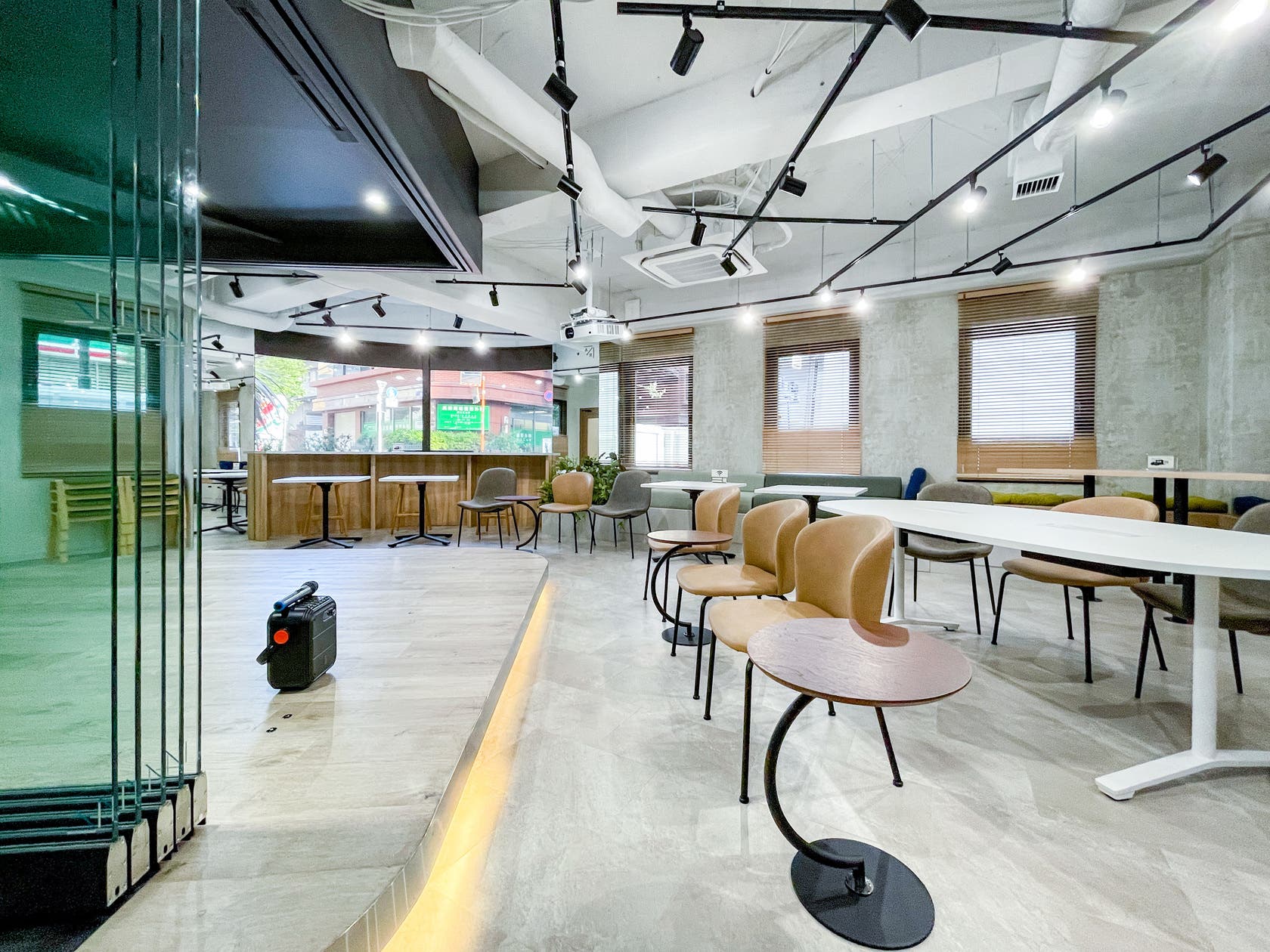 【高田馬場駅徒歩3分】ステージがある✨控室2部屋❣Wi-Fi/TVモニター/スクリーン完備🌼イベント/セミナー/撮影などに❢の写真4