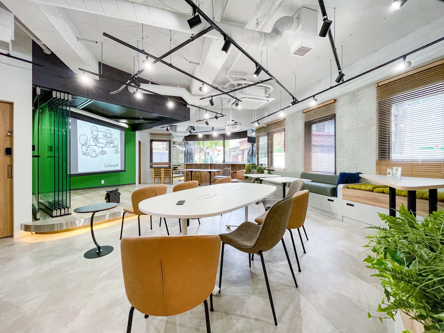 【高田馬場駅徒歩3分】ステージがある✨控室2部屋❣Wi-Fi/TVモニター/スクリーン完備🌼イベント/セミナー/撮影などに❢の写真1