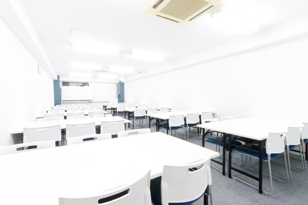 【池袋駅3分好立地！大型会議室！60名利用可！】プロジェクター・ホワイトボード・WiFi無料！ふれあい貸し会議室 池袋No46の写真7