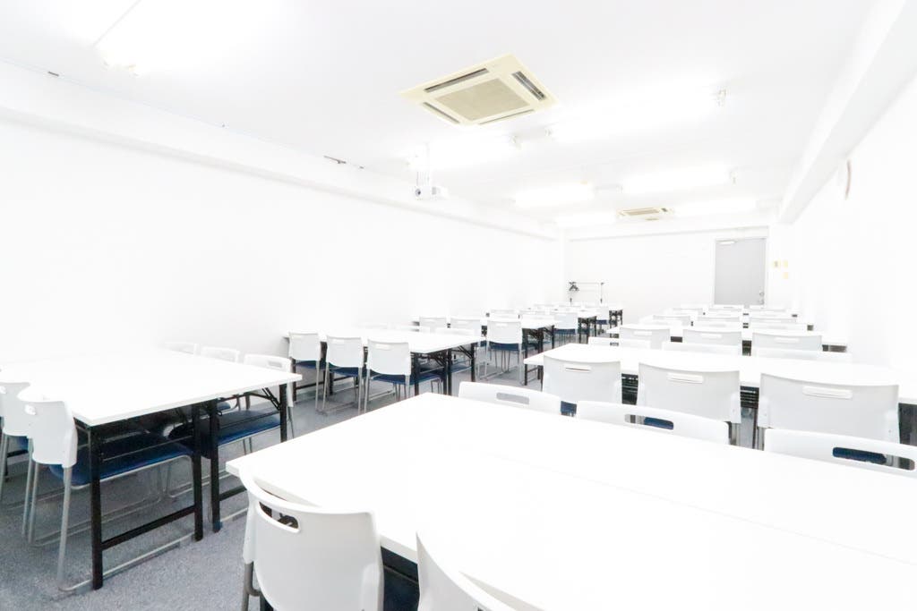 【池袋駅3分好立地！大型会議室！60名利用可！】プロジェクター・ホワイトボード・WiFi無料！ふれあい貸し会議室 池袋No46の写真9