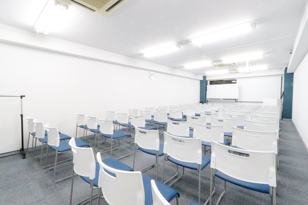 【池袋駅3分好立地！大型会議室！60名利用可！】プロジェクター・ホワイトボード・WiFi無料！ふれあい貸し会議室 池袋No46の写真15