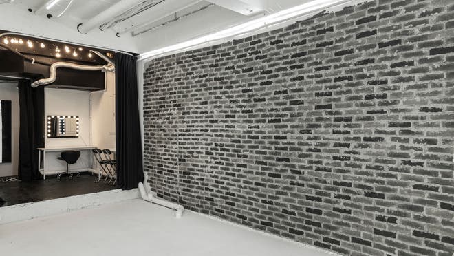 スモーク クロマキ 大音量可 引16m天高3.5m 機材無料 個室メイクR 最大幅11m本格プロ仕様白ホリスタジオ【徒歩2分】の写真6