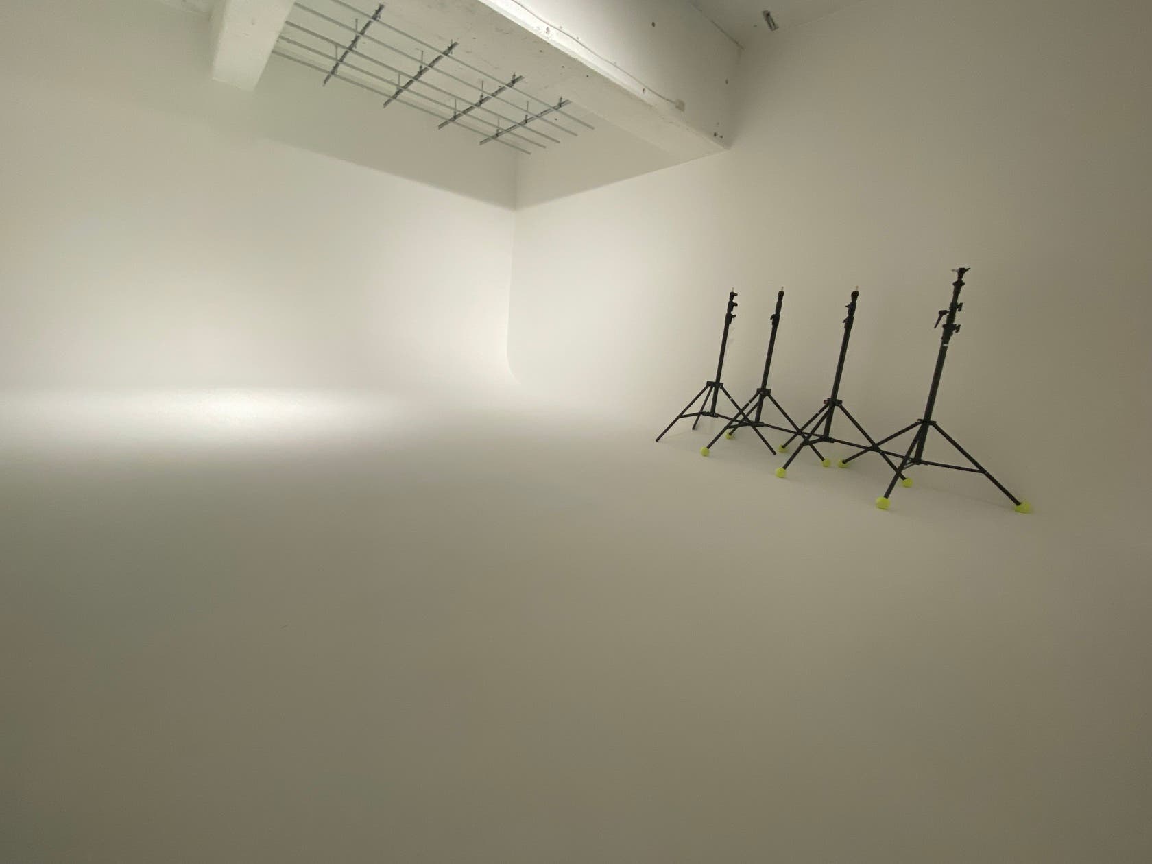 【練馬徒歩4分】HP完成記念！高3.3×横6ｍ白ホリ、トップライトの打てるレンタル撮影スタジオの写真5