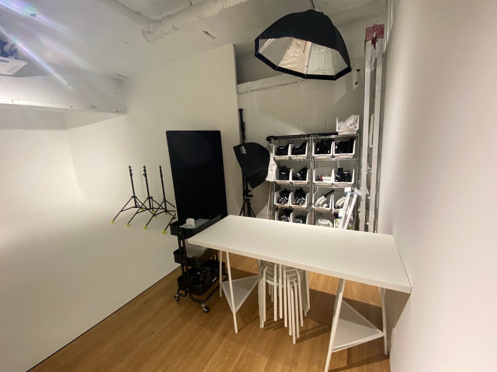 【練馬徒歩4分】HP完成記念！高3.3×横6ｍ白ホリ、トップライトの打てるレンタル撮影スタジオの写真12