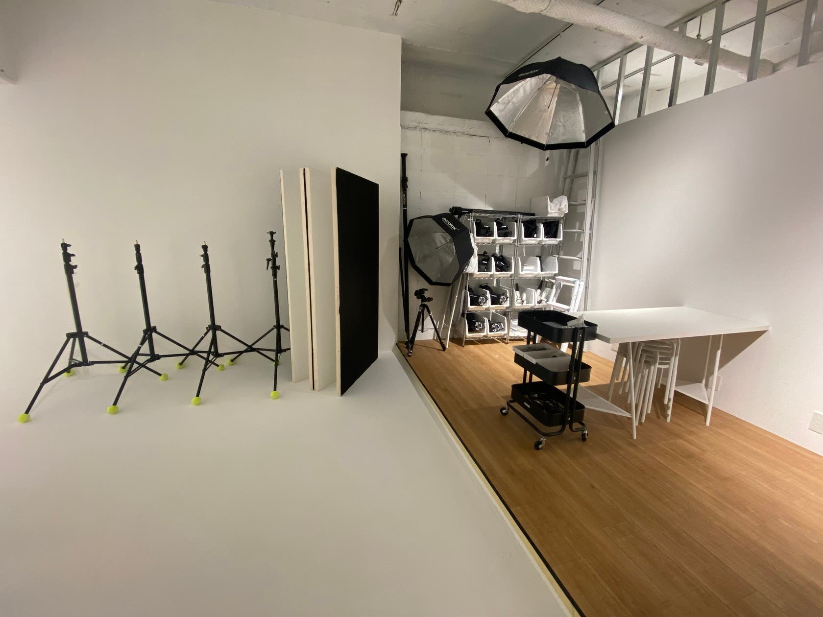 【練馬徒歩4分】HP完成記念！高3.3×横6ｍ白ホリ、トップライトの打てるレンタル撮影スタジオの写真13