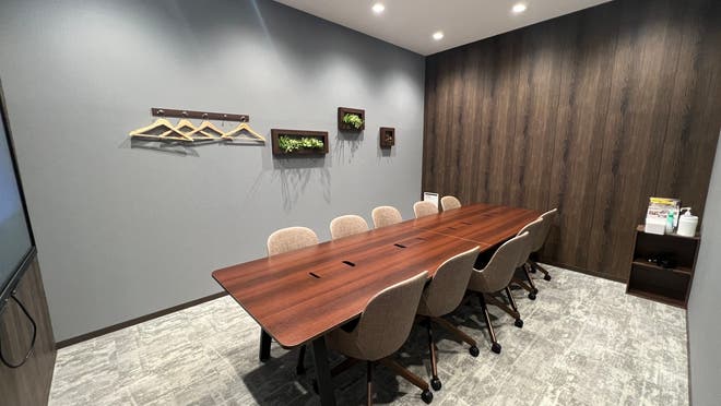 【札幌駅徒歩5分】打合せやWEB会議に使える✨10名用会議室 #Wi-Fi #電源 #ホワイトボード #フリードリンクの写真1