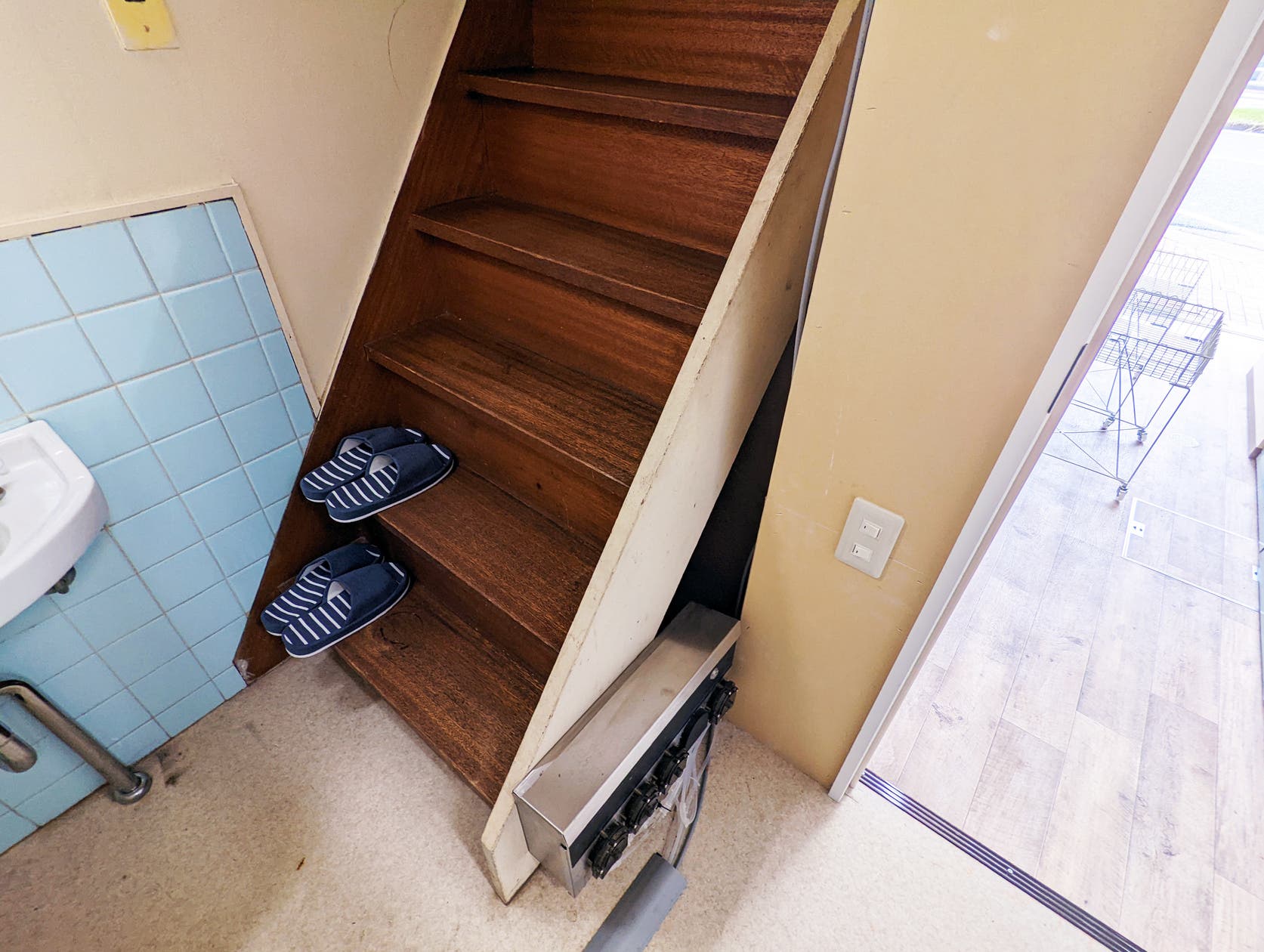 新調した畳が心地よい昔ながらの和室☆占いやネイル、テレワーク、荷物置き場にも最適の写真15