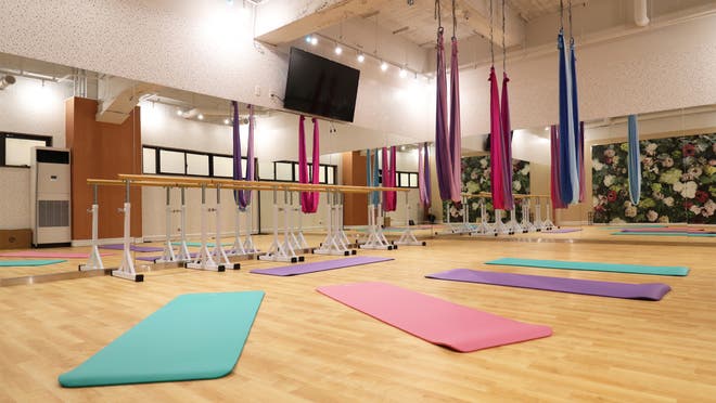 【料金値下げ】【西川口駅徒歩1分の駅チカ】50㎡越え♪シャワー・パウダールーム完備♪無料オプション品多数♪【スタジオB】の写真1