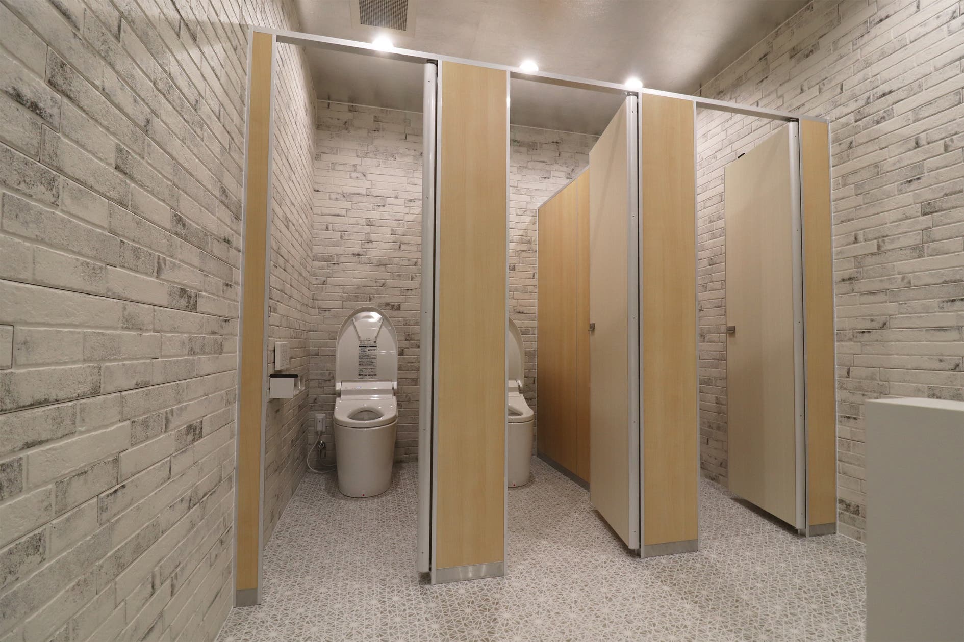 【料金値下げ】【西川口駅徒歩1分の駅チカ】ポールダンスルーム♪大会基準ポール設置♪シャワー・パウダールーム完備♪【スタジオF】の写真8