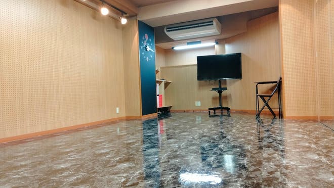 松山市駅3分🚶♀️ダンスができるレンタルスタジオ🙆♀️ 幅4.5m、高さ1.8mの大型鏡/広さ38㎡/無料Wi-Fiの写真7