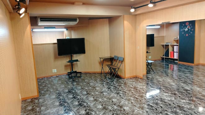 松山市駅3分🚶♀️ダンスができるレンタルスタジオ🙆♀️ 幅4.5m、高さ1.8mの大型鏡/広さ38㎡/無料Wi-Fiの写真8