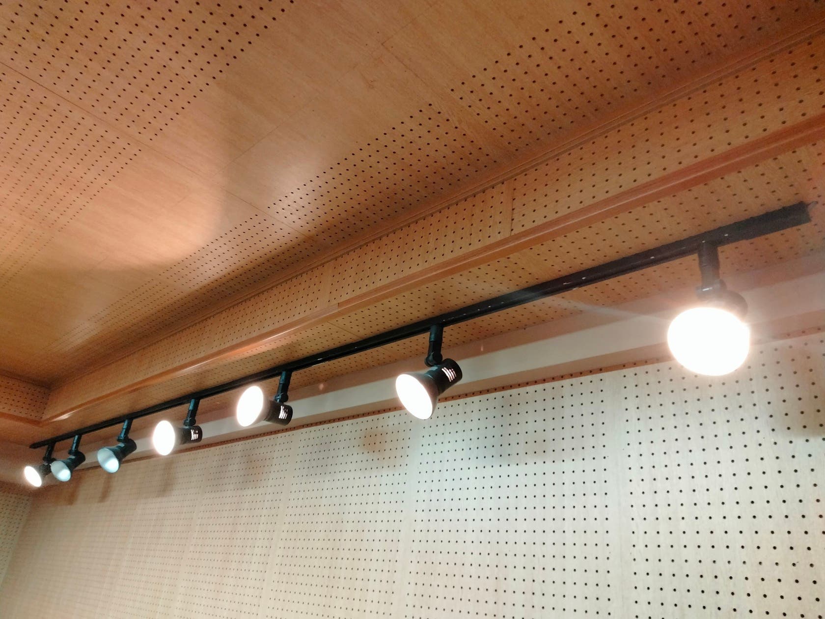 松山市駅3分🚶‍♀️ダンスができるレンタルスタジオ🙆‍♀️ 幅4.5ｍ、高さ1.8mの大型鏡/広さ38㎡/無料Wi-Fiの写真13