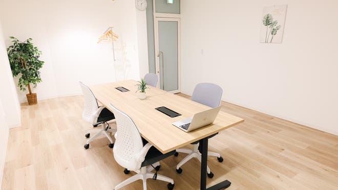 【全オプション無料!】阪急豊中駅から徒歩5分!最大10名利用可能!会議、セミナー、勉強会など落ち着いた環境で作業に取り組めます。の写真2