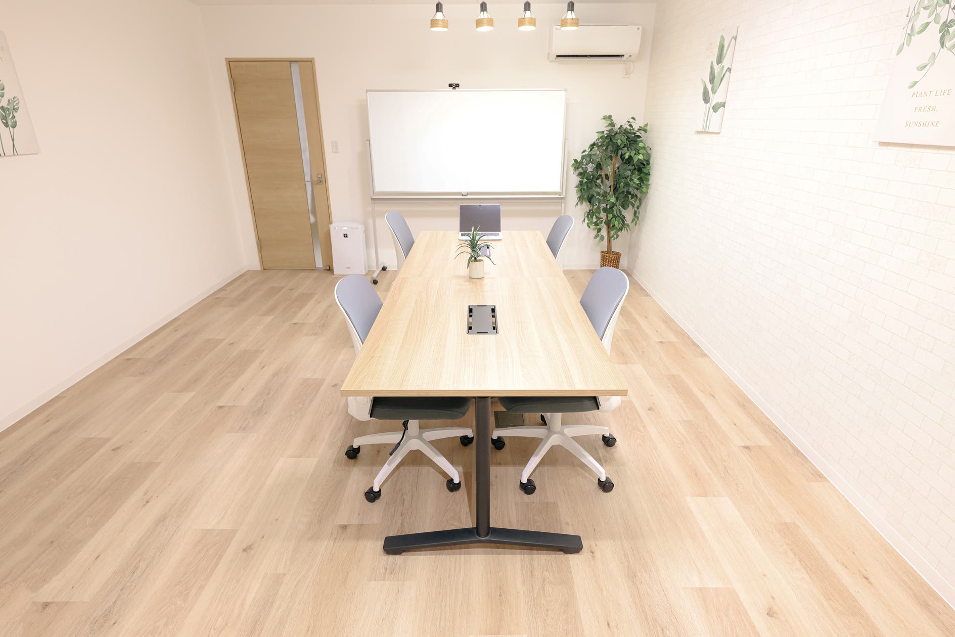 【全オプション無料！】阪急豊中駅から徒歩5分！最大10名利用可能！会議、セミナー、勉強会など落ち着いた環境で作業に取り組めます。の写真3