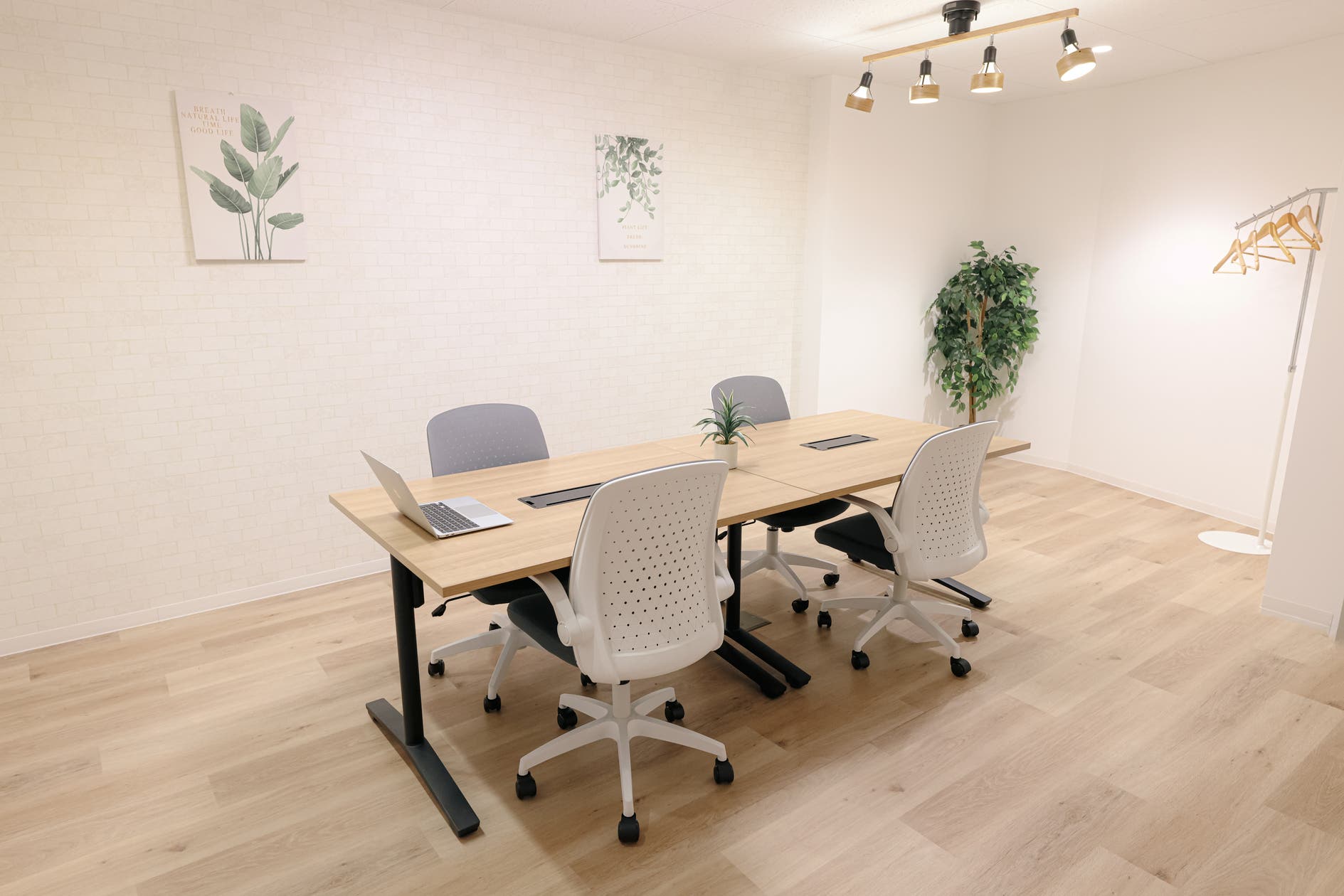 【全オプション無料！】阪急豊中駅から徒歩5分！最大10名利用可能！会議、セミナー、勉強会など落ち着いた環境で作業に取り組めます。の写真4