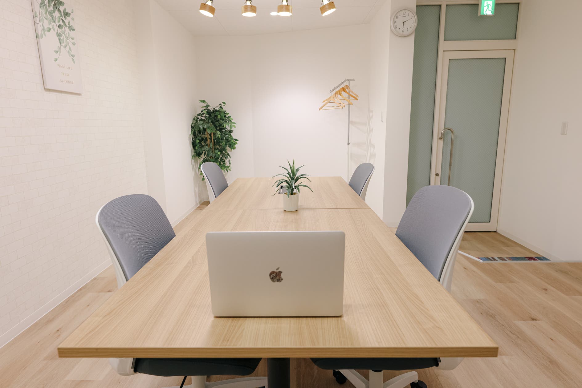 【全オプション無料！】阪急豊中駅から徒歩5分！最大10名利用可能！会議、セミナー、勉強会など落ち着いた環境で作業に取り組めます。の写真5