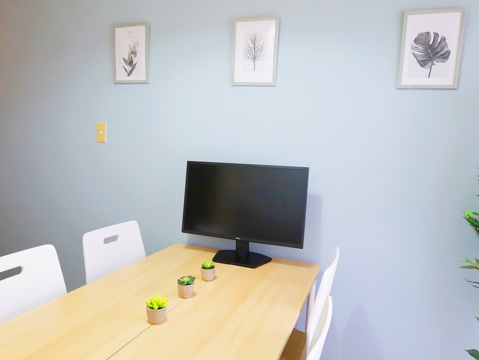 渋谷駅徒歩3分【安い・綺麗・明るい】最大6名 会議・ミーティング・撮影・レッスン・テレワーク・自習・作業に最適の写真5