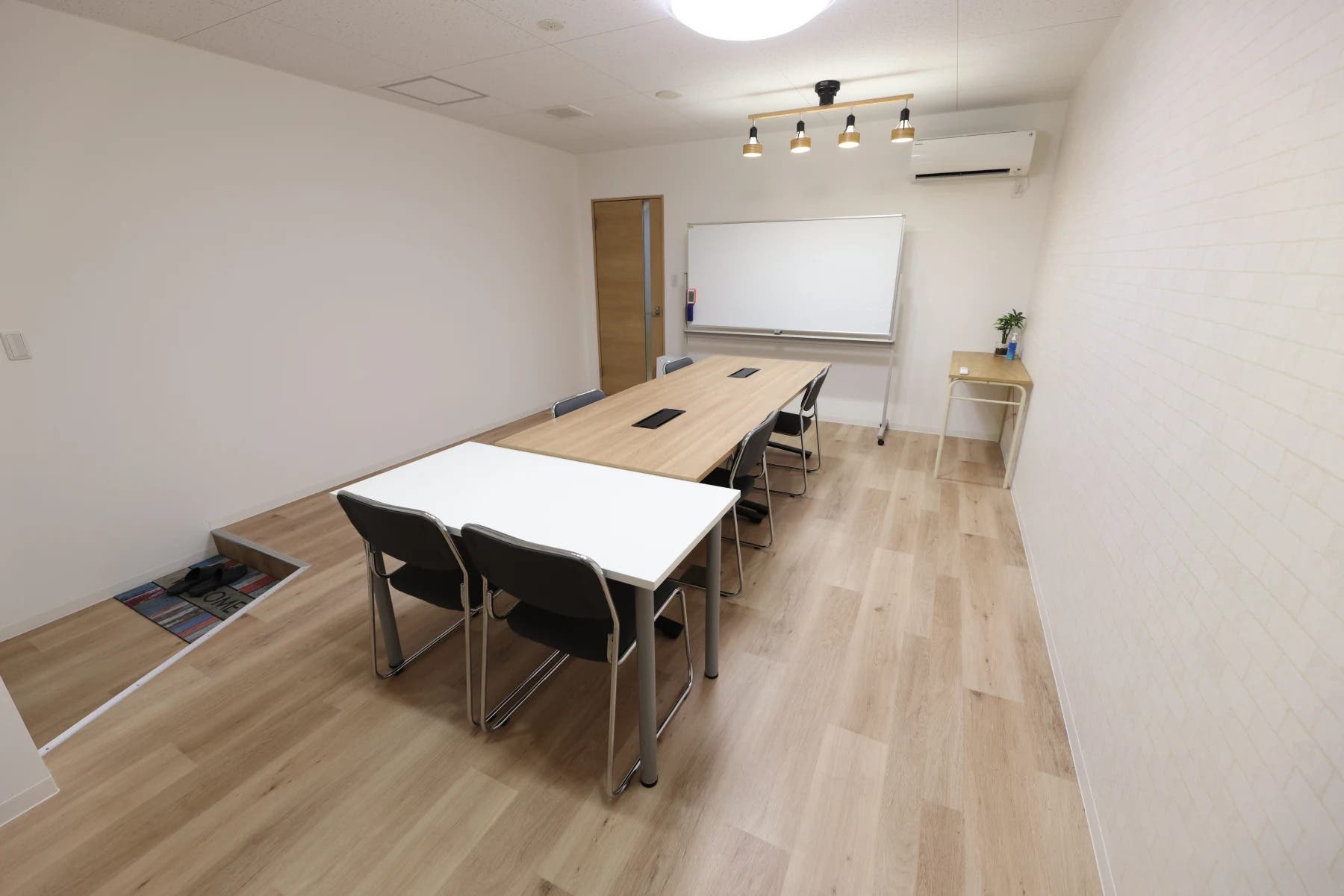 【全オプション無料！】阪急豊中駅から徒歩5分！最大10名利用可能！会議、セミナー、勉強会など落ち着いた環境で作業に取り組めます。の写真6