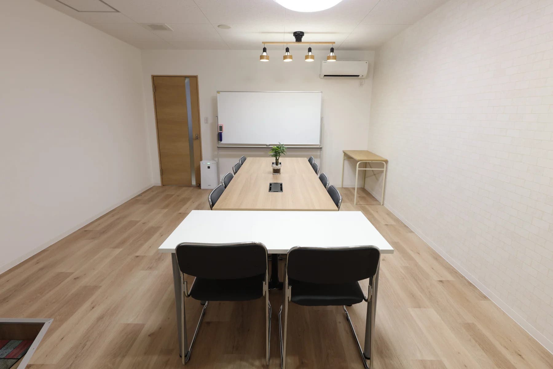 【全オプション無料！】阪急豊中駅から徒歩5分！最大10名利用可能！会議、セミナー、勉強会など落ち着いた環境で作業に取り組めます。の写真7