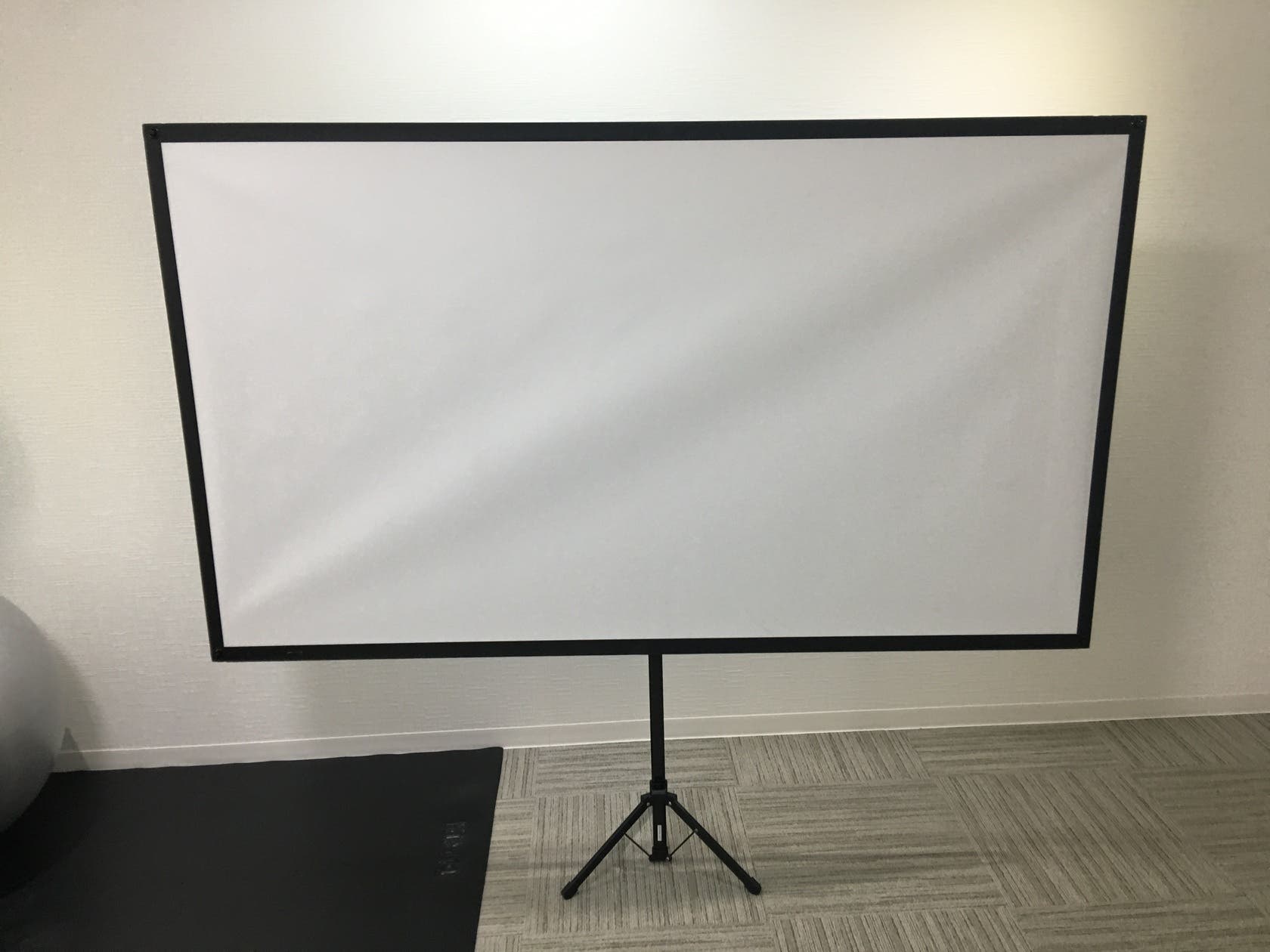 プロジェクタースクリーンの画像1