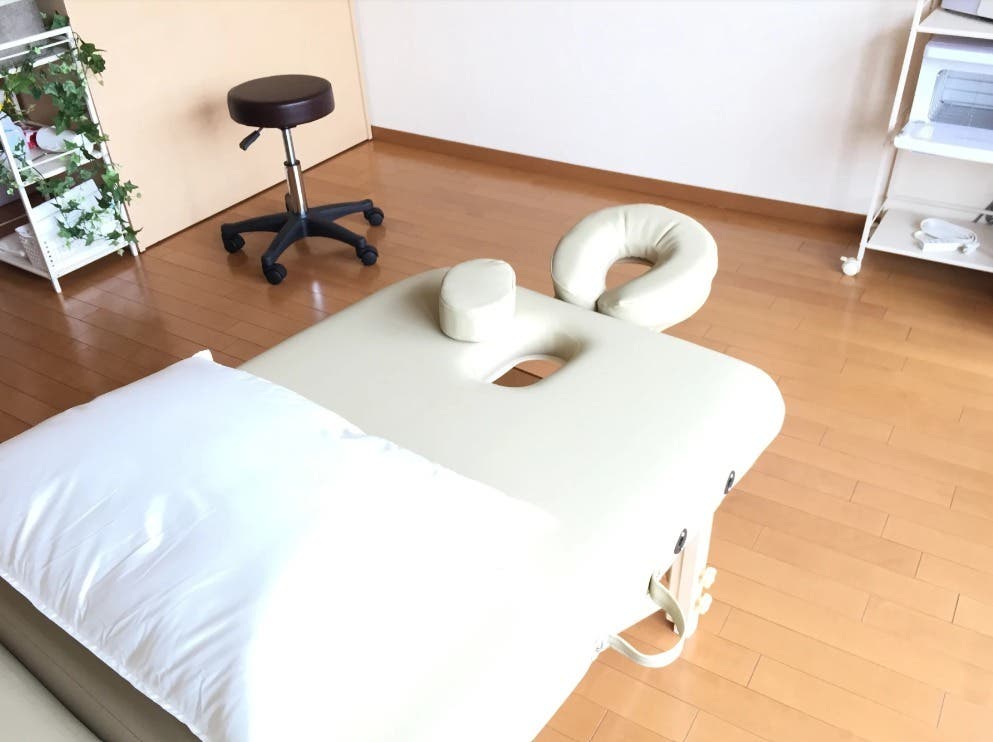 【南森町駅１分】シンプル＆かわいい内装✨静かでお洒落な人気サロンです✨長時間・１日料金が格安✨エステや整体の施術/練習にの写真6