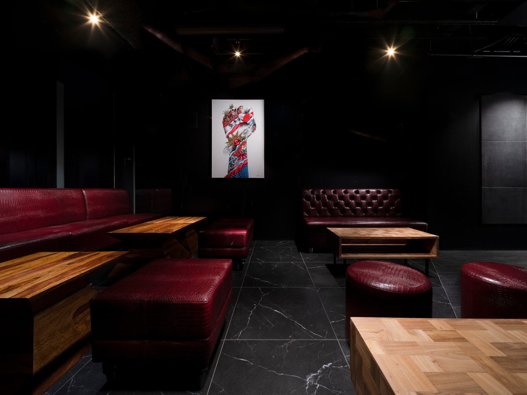 渋谷から徒歩5分の見たことないようなオシャレなバックバーのあるバーの写真5