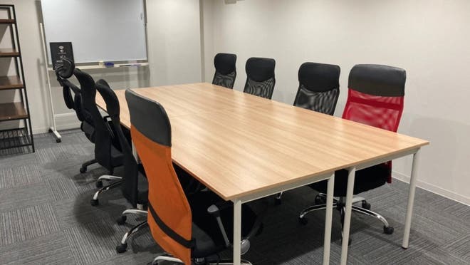 広瀬通 【3階第7会議室】会議・打ち合わせ/TVセット付/Wi-fi・ホワイトボード有り/高機能チェア/8名様用の写真3