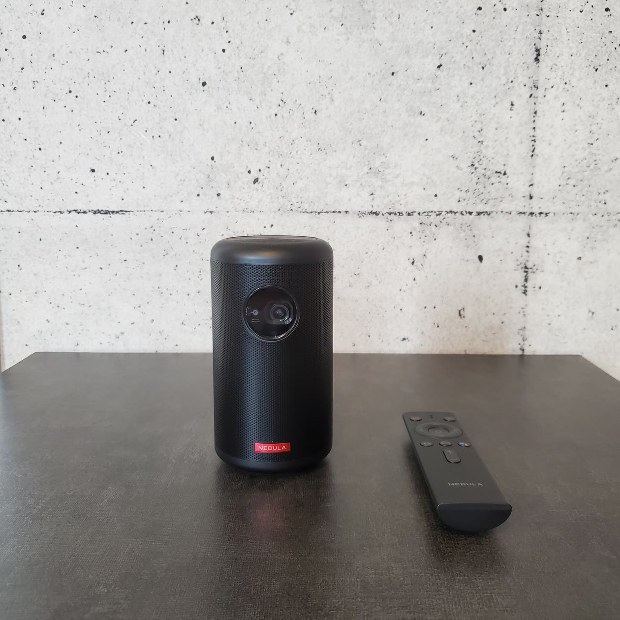 プロジェクター、１００インチスクリーンの画像2