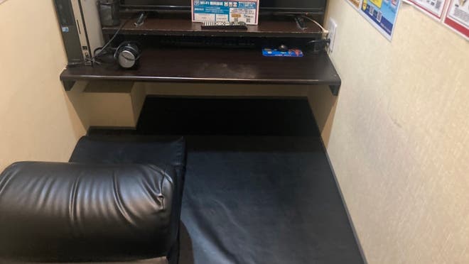 六本木駅から徒歩10秒 フラット防音完全個室 Wi-Fi使用可!テレワークや休憩にの写真1