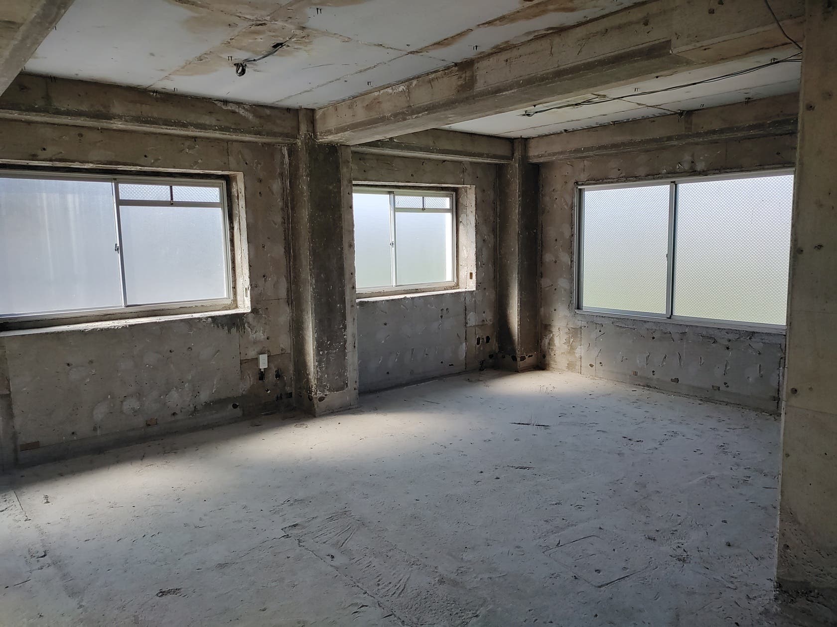 7/1〜休止予定【屋上付/廃墟感◎】コンクリむき出しのワイルドスペースの写真1