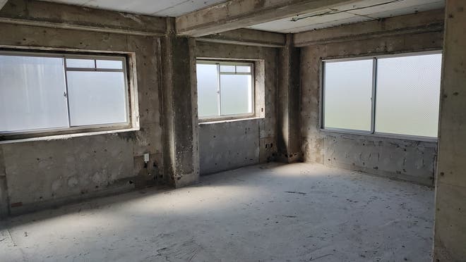 7/1〜休止予定【屋上付/廃墟感◎】コンクリむき出しのワイルドスペースの写真1