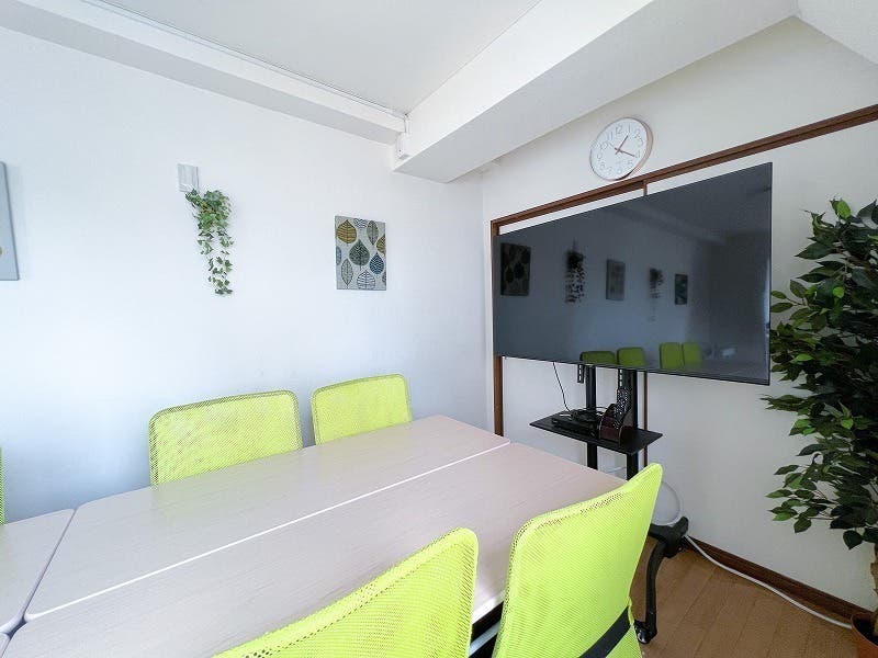 エアコン有！地域最安！狸小路1分ドンキ近！12名可 完全個室 55型モニタ/光WiFi/FireTV/Bluray/施術台全無料の写真6