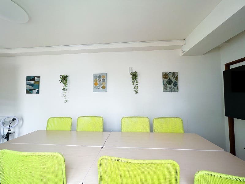 エアコン有！地域最安！狸小路1分ドンキ近！12名可 完全個室 55型モニタ/光WiFi/FireTV/Bluray/施術台全無料の写真7