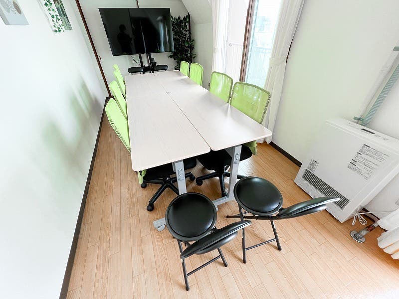 エアコン有！地域最安！狸小路1分ドンキ近！12名可 完全個室 55型モニタ/光WiFi/FireTV/Bluray/施術台全無料の写真10