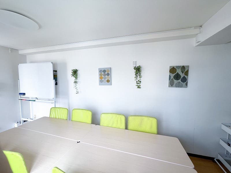 エアコン有！地域最安！狸小路1分ドンキ近！12名可 完全個室 55型モニタ/光WiFi/FireTV/Bluray/施術台全無料の写真13