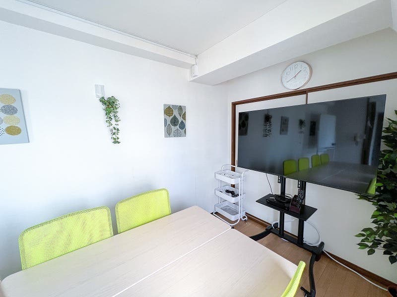 エアコン有！地域最安！狸小路1分ドンキ近！12名可 完全個室 55型モニタ/光WiFi/FireTV/Bluray/施術台全無料の写真14