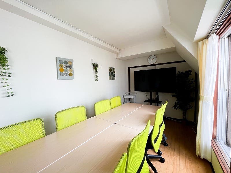 エアコン有！地域最安！狸小路1分ドンキ近！12名可 完全個室 55型モニタ/光WiFi/FireTV/Bluray/施術台全無料の写真15