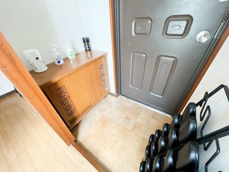 エアコン有！地域最安！狸小路1分ドンキ近！12名可 完全個室 55型モニタ/光WiFi/FireTV/Bluray/施術台全無料の写真17