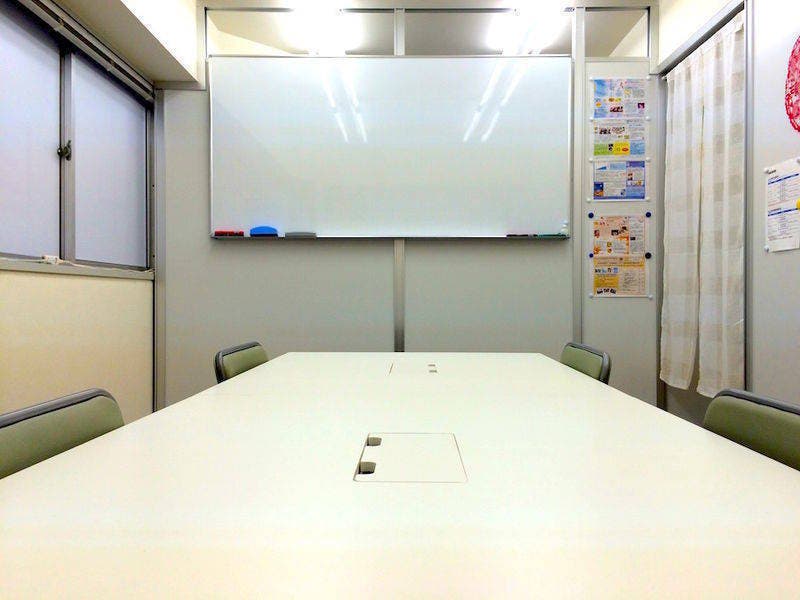【会議室C★池袋駅徒歩5分★直前申込歓迎】駅ちか・やすい・きれい・高速Wi-Fiありの写真1