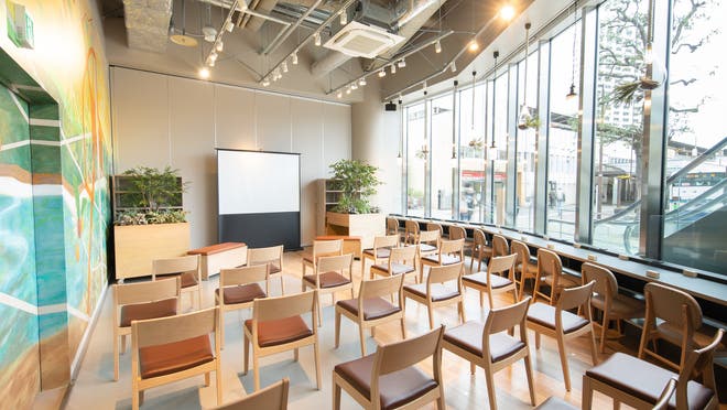 小岩駅から徒歩30秒!会議や講演、販促やプロモーション活動に(最大60名収容可能)の写真1