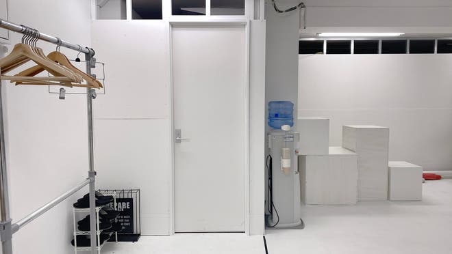 【六本木駅徒歩6分】追加オプション料金なし!自然光◎・照明/機材○ 白壁白床「aNmoda STUDIO」の写真20