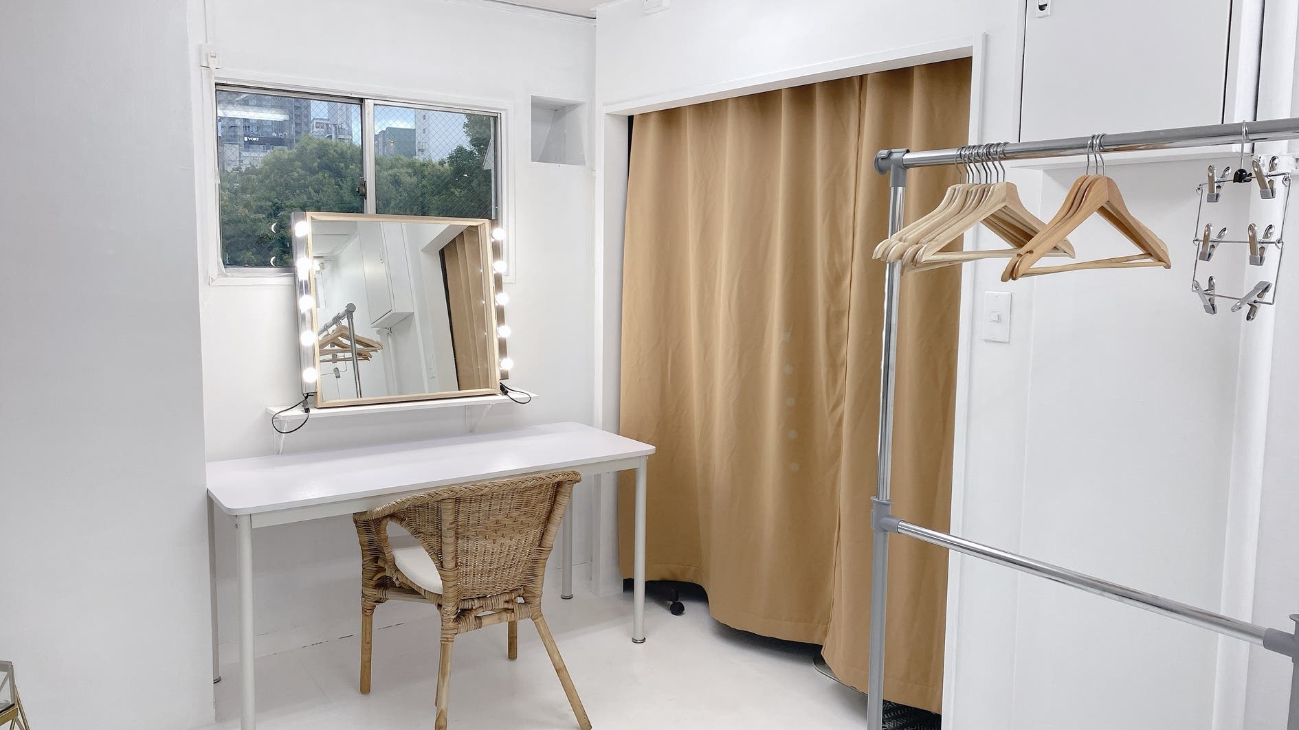 【六本木駅徒歩6分】追加オプション料金なし！自然光◎・照明/機材○ 白壁白床「aNmoda STUDIO」の写真6