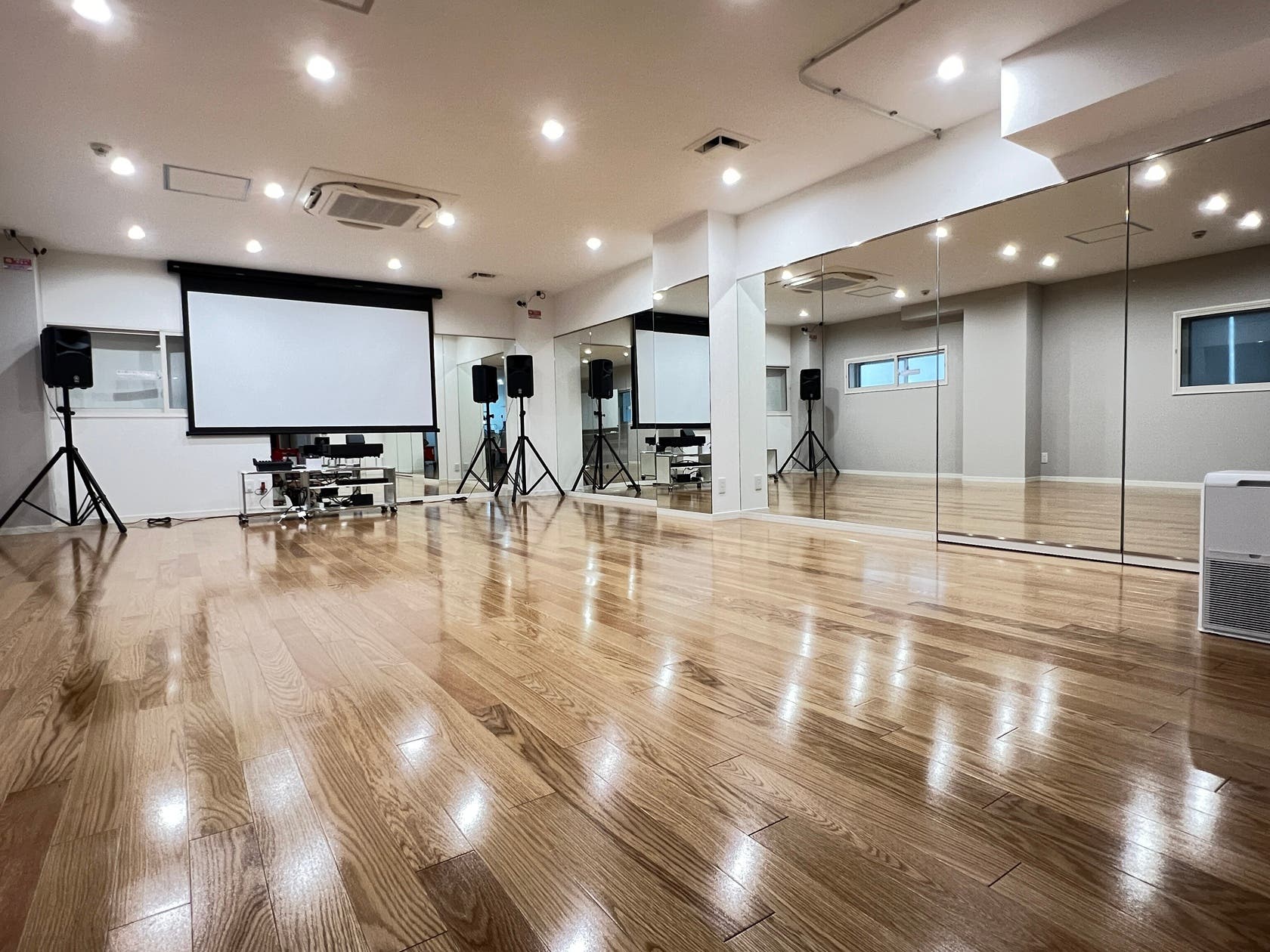 ダンスのできるスタジオ2F 駅から徒歩3分、綺麗！清潔！！フローリングの写真5