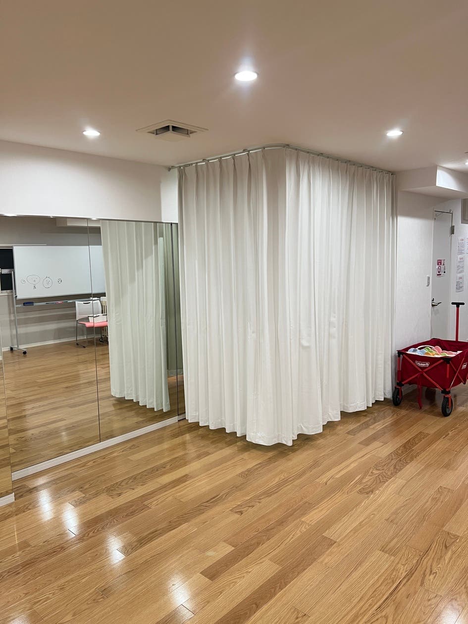 ダンスのできるスタジオ2F 駅から徒歩3分、綺麗！清潔！！フローリングの写真8