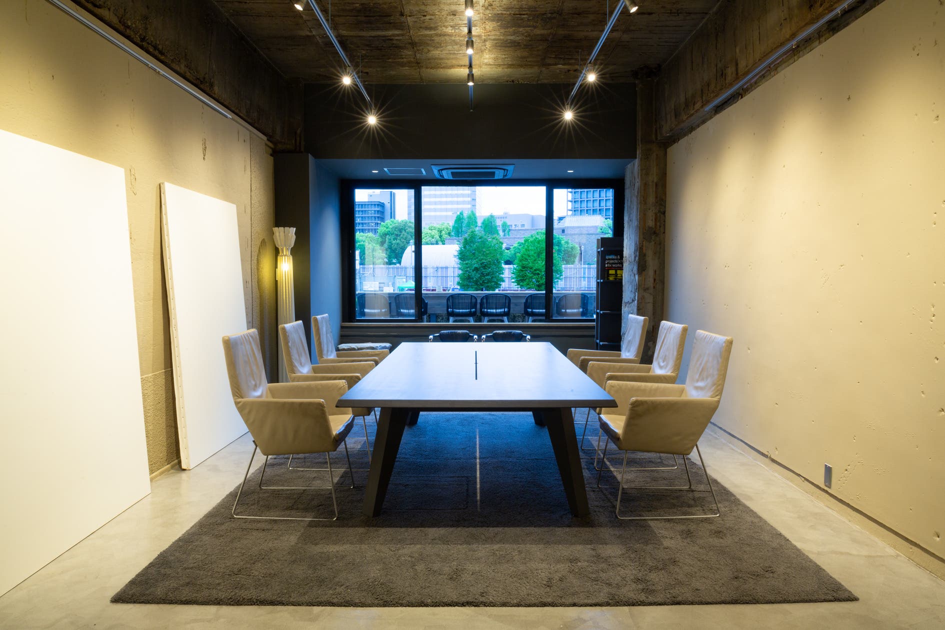 【北浜駅・淀屋橋駅徒歩5分】川沿いにあるプライベートミーティングルームの写真1